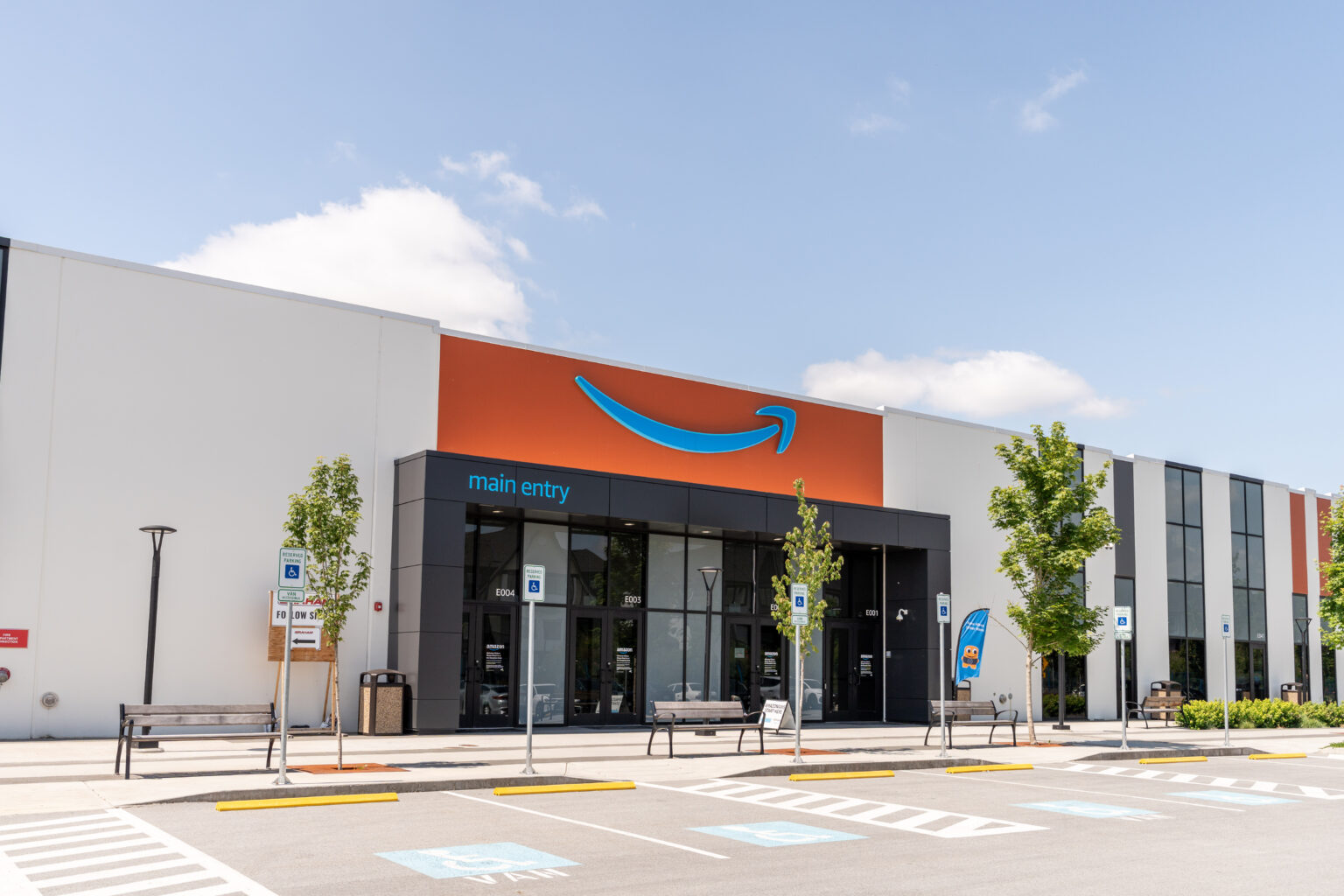 Amazon opens first storage and distribution centre in B.C. - Inside ...