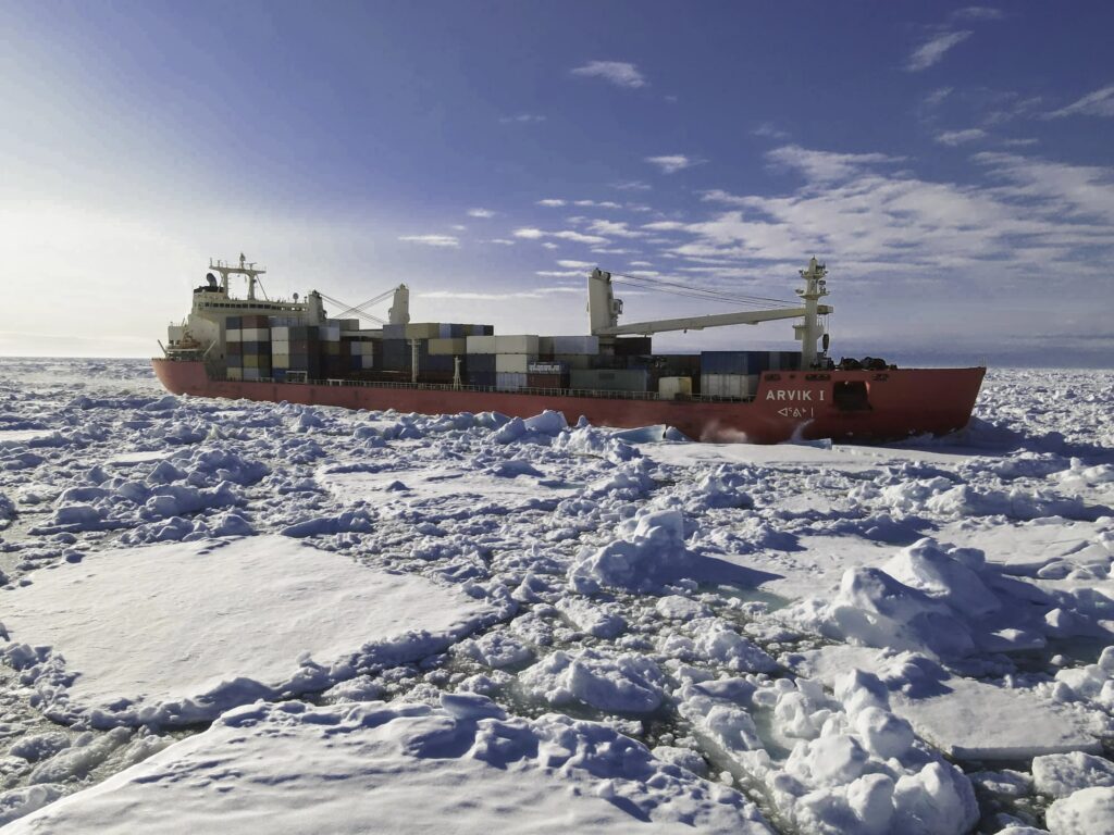 Arctic Gateway, Fednav sign deal to explore year-round shipping through ...